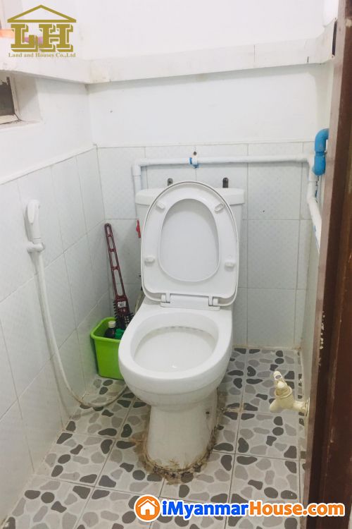 (15'x50')အကျယ်၊ စမ်းချောင်း၊ ကျွန်းတောကျောင်းလမ်း၊ ပြင်ပြီး တိုက်ခန်းမ ...